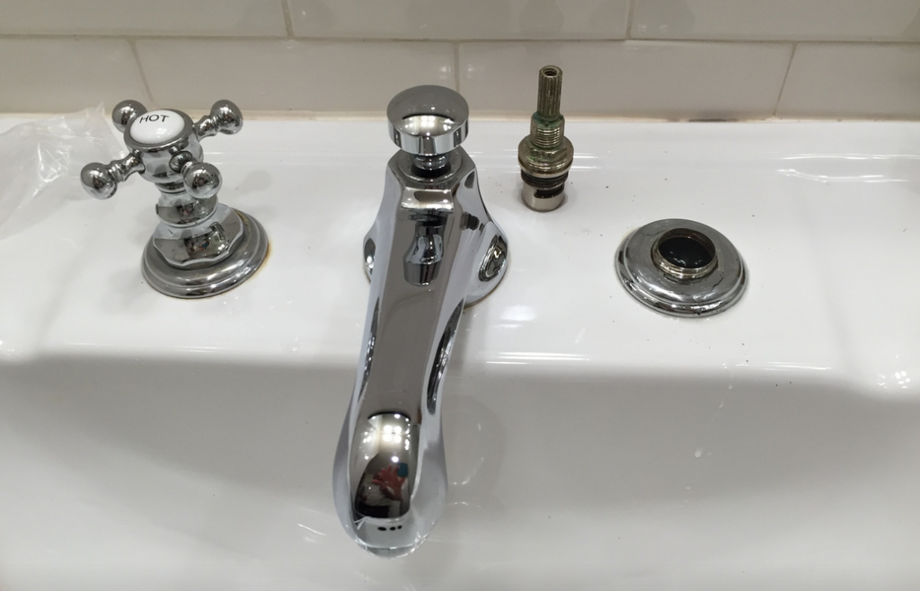 How to Fix a Leaky Old-Fashioned Faucet: A Step-by-Step Guide ...